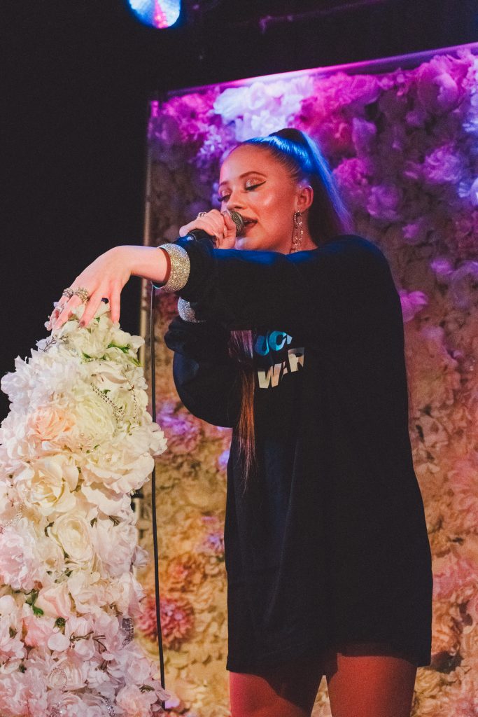 IYLA PERFORMS A SOLD OUT SHOW IN CHICAGO AT BEAT KITCHEN