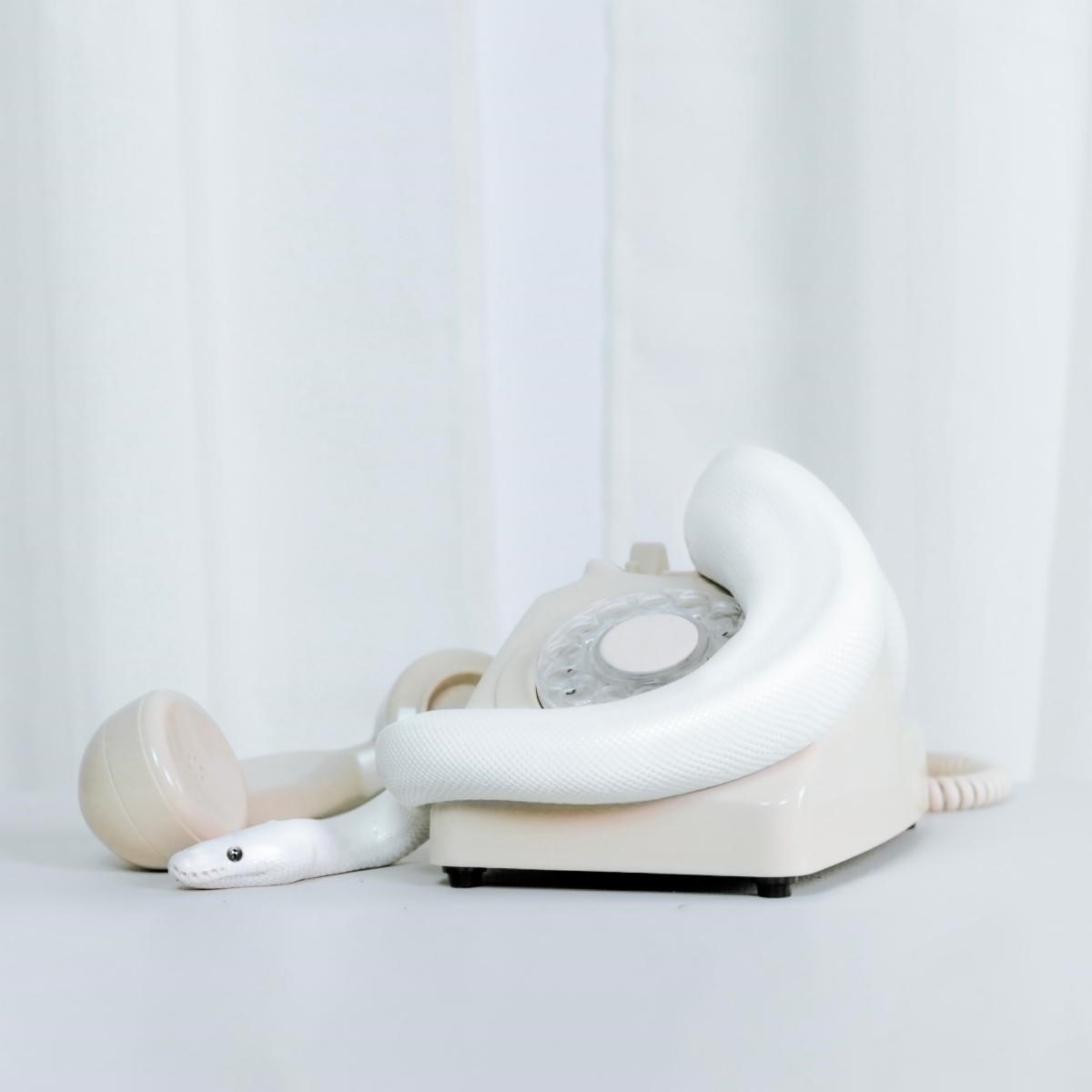 LUNA AURA Gets "LOST IN THE FICTION"