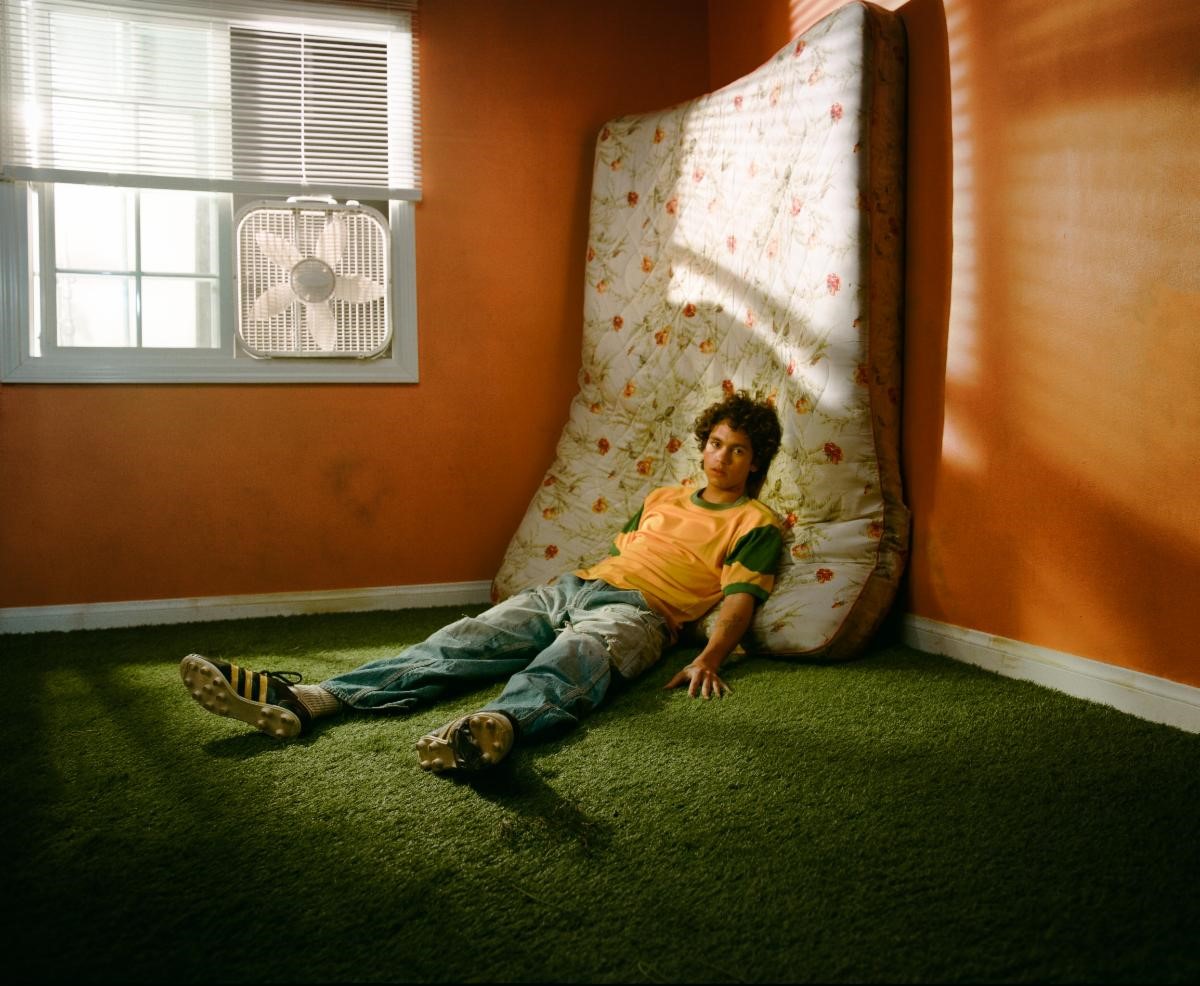 Dominic Fike shares new music video for "Think Fast"