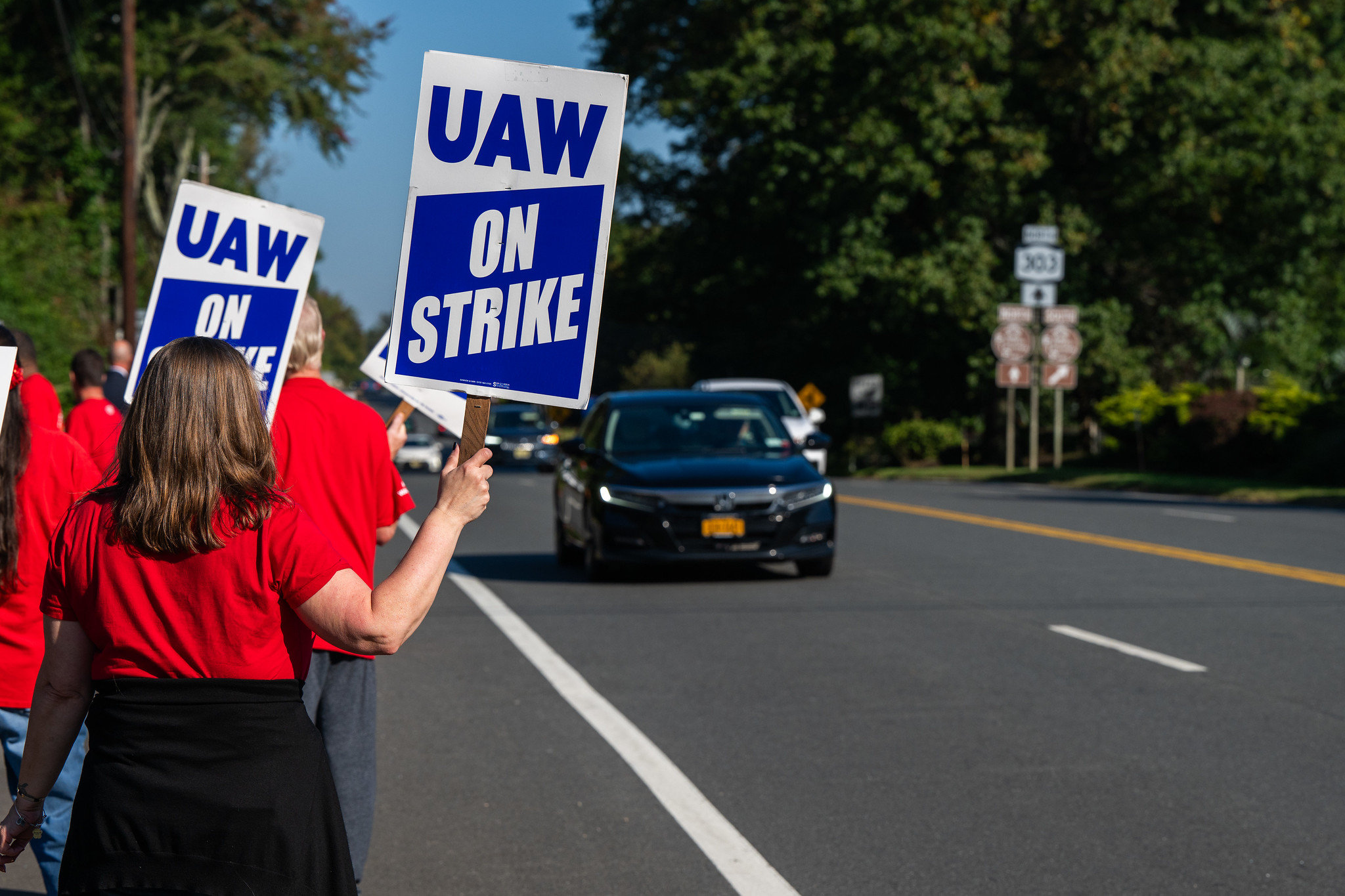 GOVERNOR HOCHUL JOINS UAW MEMBERS ON THE PICKET LINE