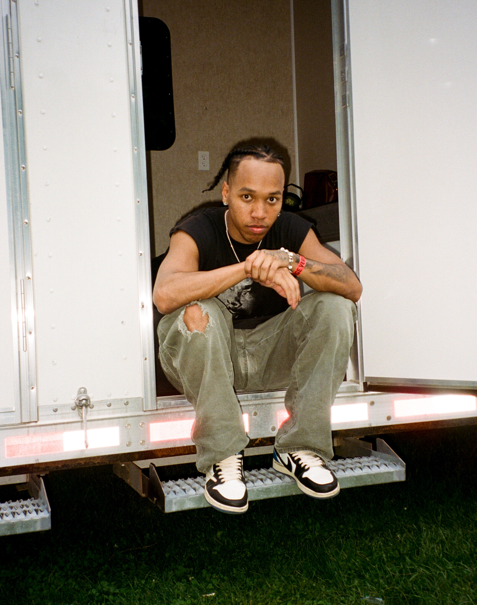 BOSLEN REFLECTS ON HIS SACRIFICES WITH NEW SINGLE “TELL ME WHY”